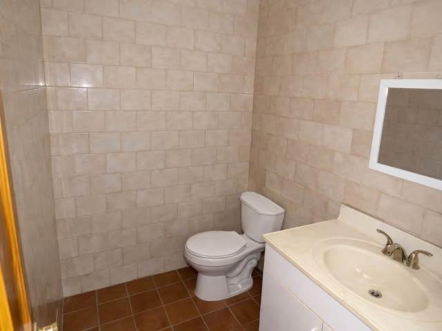 7905 Roosevelt Avenue
