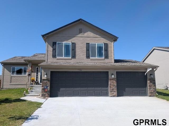7906 N 112th St, Omaha, NE 68142