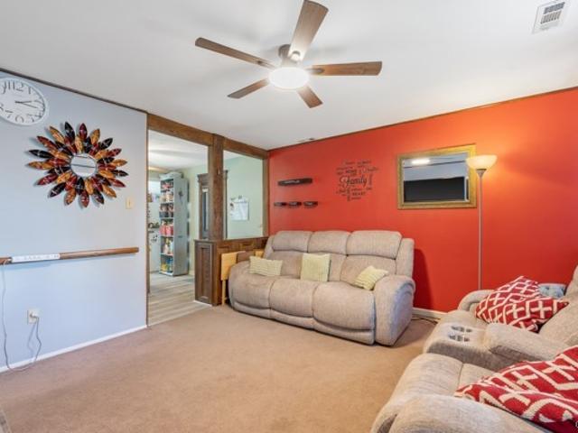 7906 Eisenhower Boulevard