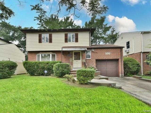 7906 th St, Oakland Gardens, NY 11364