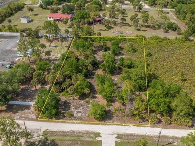 7906 23rd Pl, Labelle, FL 33935