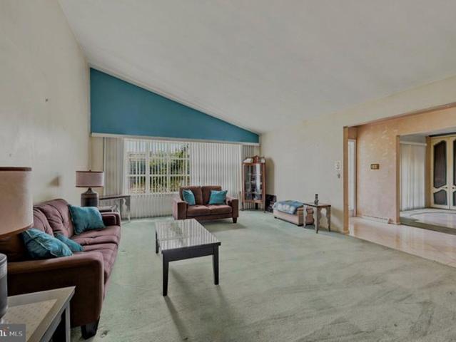 7900 Deer Run Rd, Glenside, PA 19038