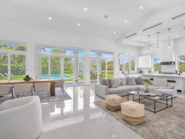 7900 SW 70th St, Miami, FL 33143