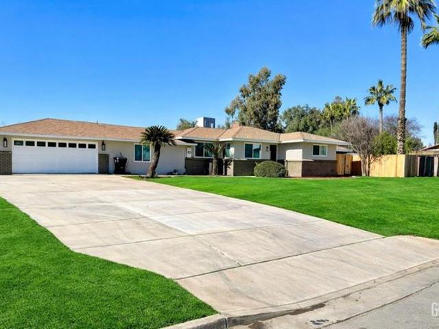 7900 Whirlaway St, Bakersfield, CA 93307
