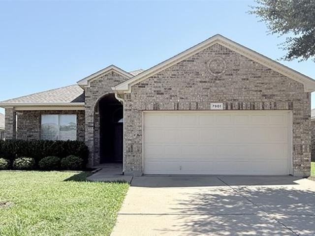 7901 Roswell Ct, Arlington, TX 76002