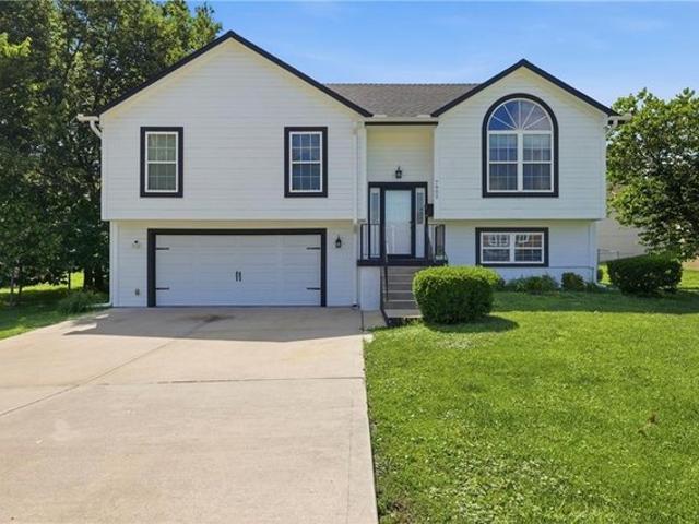 7902 Spring Valley Rd, Raytown, MO 64138