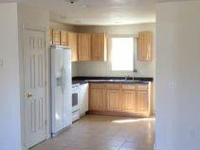 $790 / 1br Beautiful one Bedroom South Superior