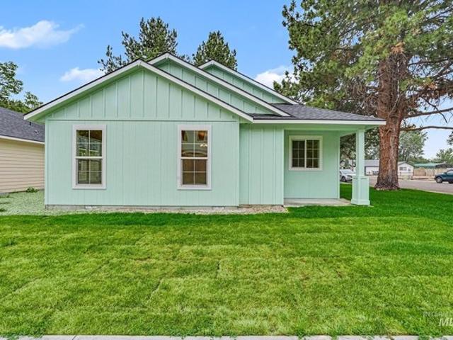 790 S 3rd West B St, Mountain Home, ID 83647