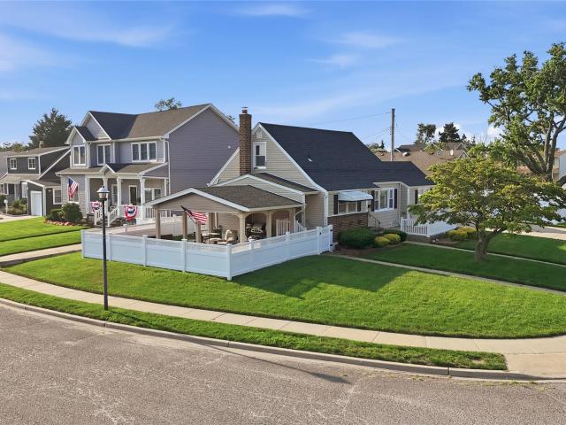 790 Woodside Drive