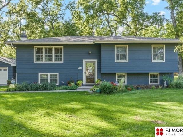 7914 Keystone Dr, Omaha, NE 68134