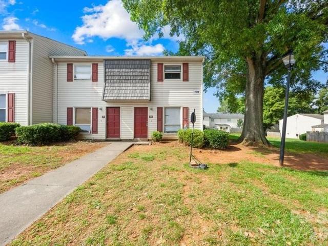 7915 Oak Meadow Ct, Charlotte, NC 28210