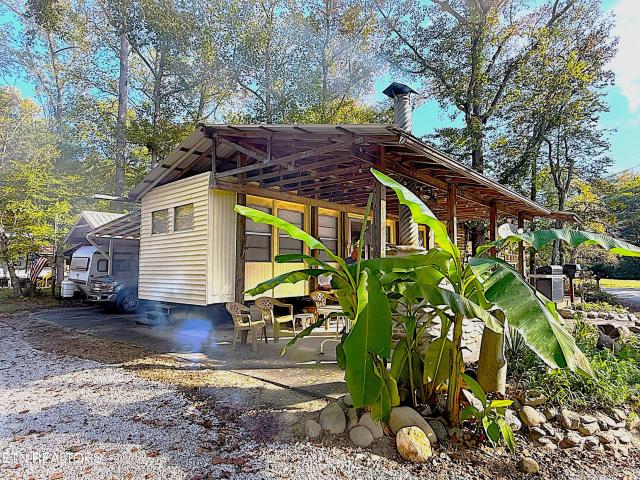 7915 Carnes Rd