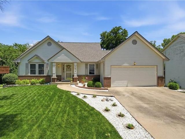 7915 Woodstone St, Lenexa, KS 66219