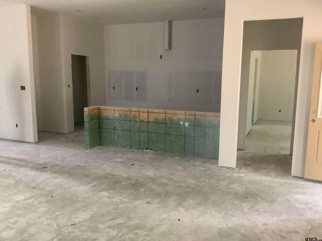 7917 Greenhill Dr, Tyler, TX 75703 | MLS #26005