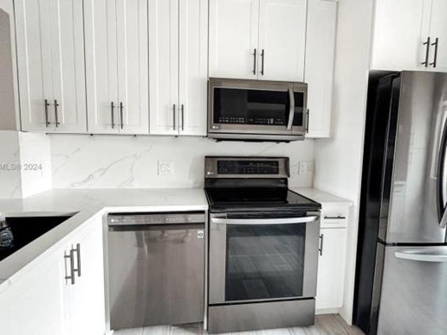 7910 NW 7th St #203, Pembroke Pines, FL 33024