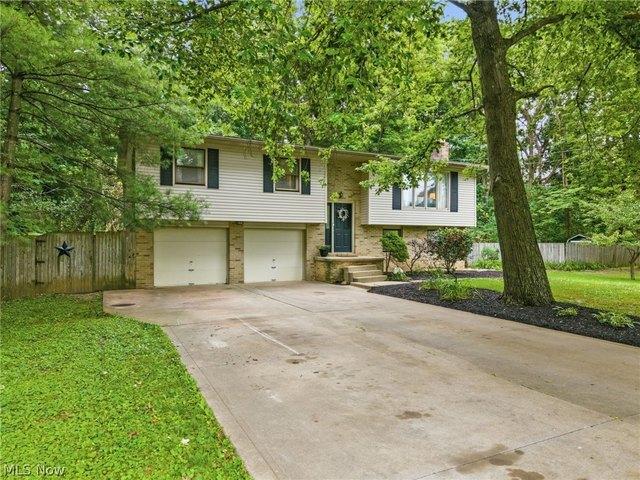 7910 Burkey Rd NW, North Canton, OH 44720