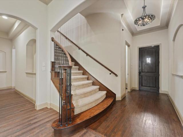 7910 Edgeglen Trail