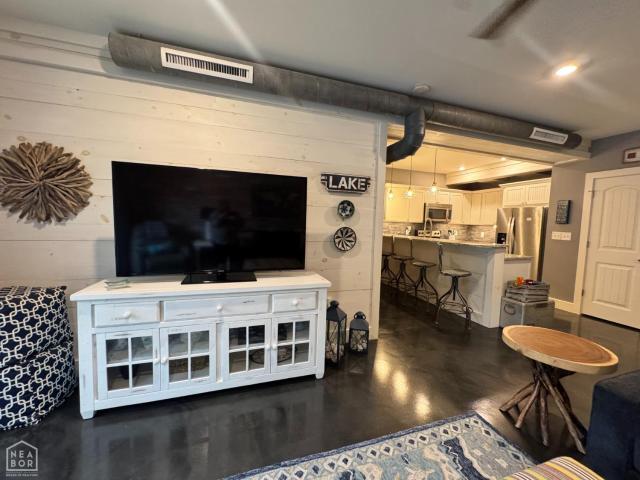7910 Edgemont Rd