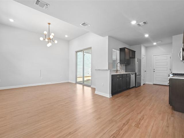 7910 Lennon Dr
