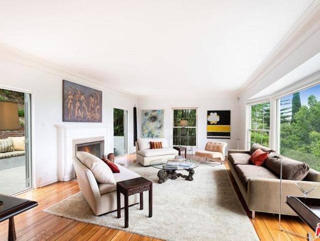 7911 Hillside Ave, Los Angeles, CA 90046