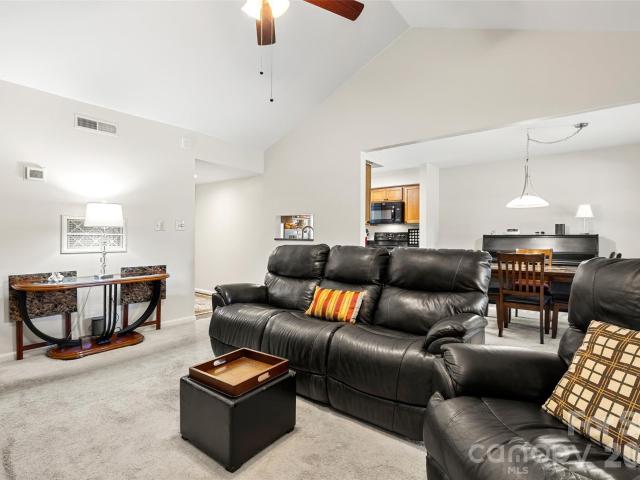 7912 Greenside Court