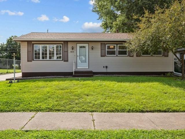 7912 9th St W, Rock Island, IL 61201