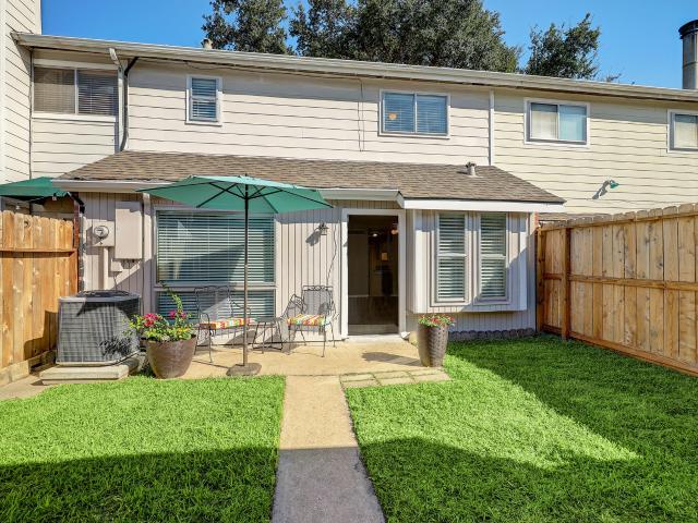 7913 Ellinger Lane