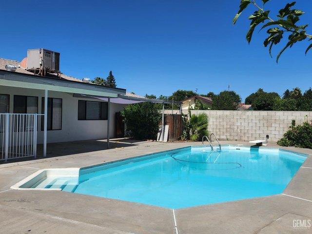 7913 Westlorne Ct, Bakersfield, CA 93309