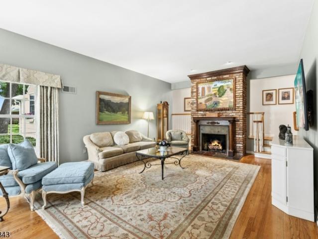 791 Knollwood Ter
