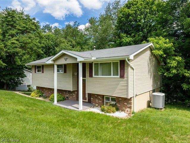 791 N Overlook Dr, Wintersville, OH 43953