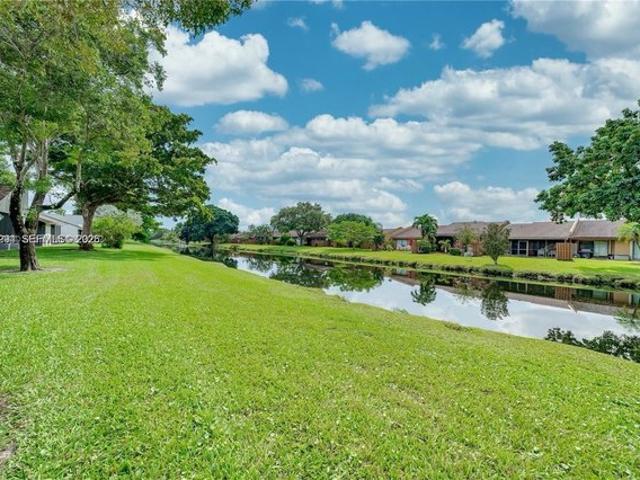 7924 NW 10th St, Plantation, FL 33322