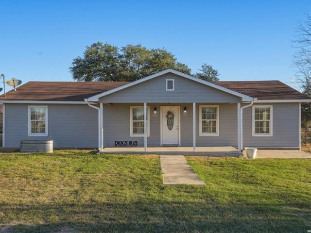 7924 County Road 128, Floresville, TX 78114