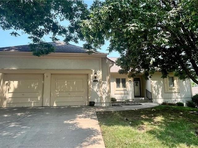 7924 W 118th Ter, Overland Park, KS 66210