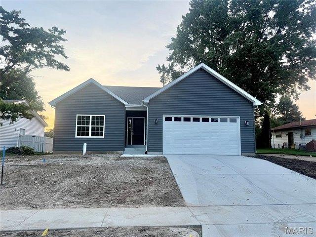 7925 Campion Ln, Hazelwood, MO 63042
