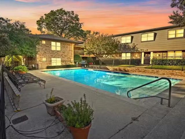 7925 Royal Ln #214, Dallas, TX 75230