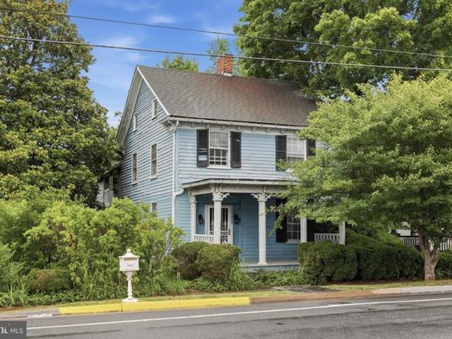 7927 Main St, Middletown, VA 22645