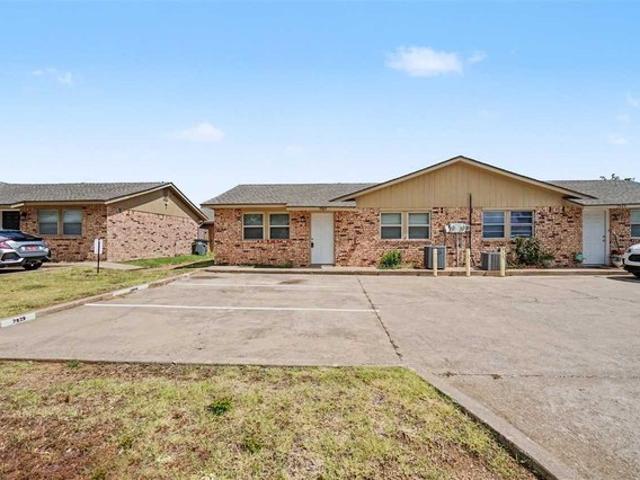 7927 NW Crossland Cir, Lawton, OK 73505
