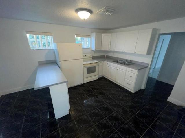 7927 Coral St, Lake Worth, FL 33462