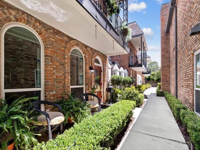 7929 Woodway Dr, Unit 4, Houston, TX 77063 | MLS #89395 | Compass