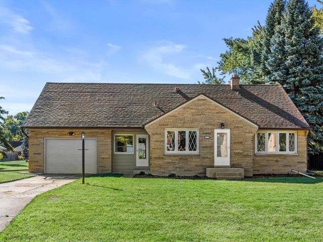 7921 W Whitaker Ave, Greenfield, WI 53220