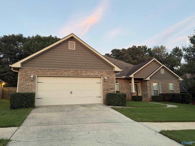 7922 Gabriela Dr NW, Huntsville, AL 35806