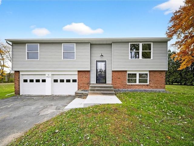 7923 Appleton Rd, Cicero, NY 13039