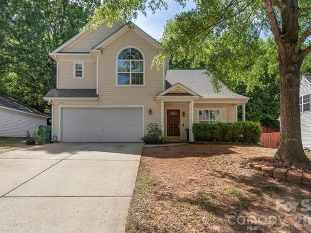7923 Shiny Meadow Ln, Charlotte, NC 28215