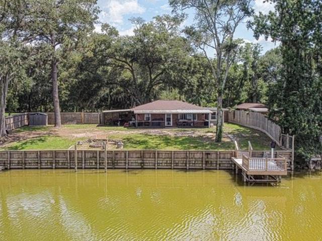 792 E Taylor Lake Cir, Livingston, TX 77351
