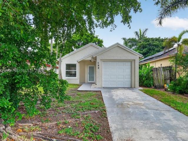 792 SW 9th St, Florida City, FL 33034