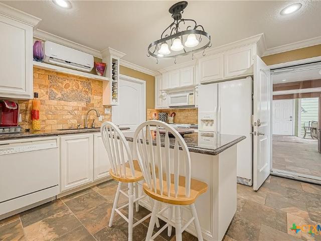 792 W Bayshore Dr, Palacios, TX 77465 | MLS #608449