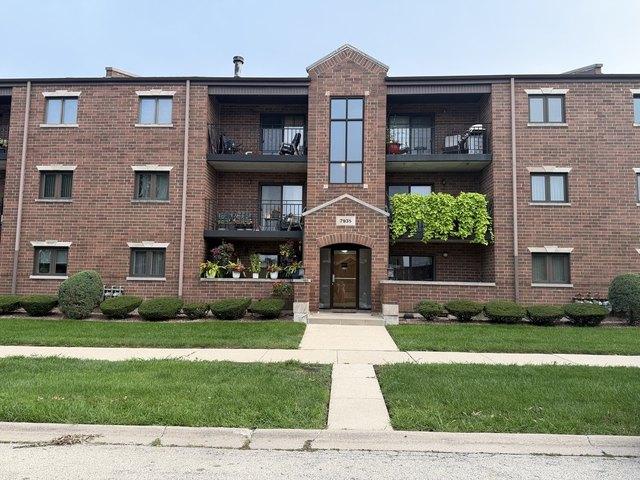 7935 W 90th St Apt 1A, Hickory Hills, IL 60457