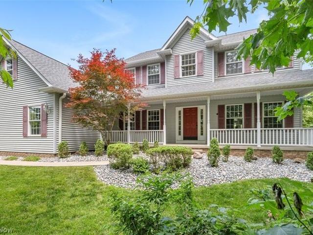 7937 Pinehurst Dr, Kirtland, OH 44094