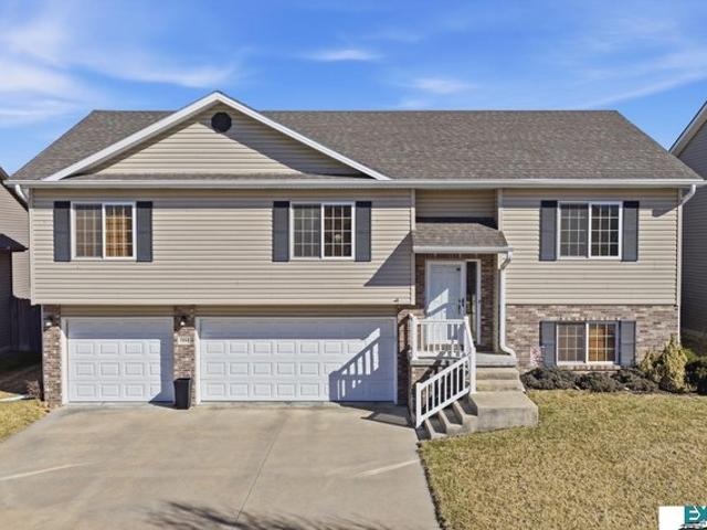 7930 Mandalay Dr, Lincoln, NE 68516
