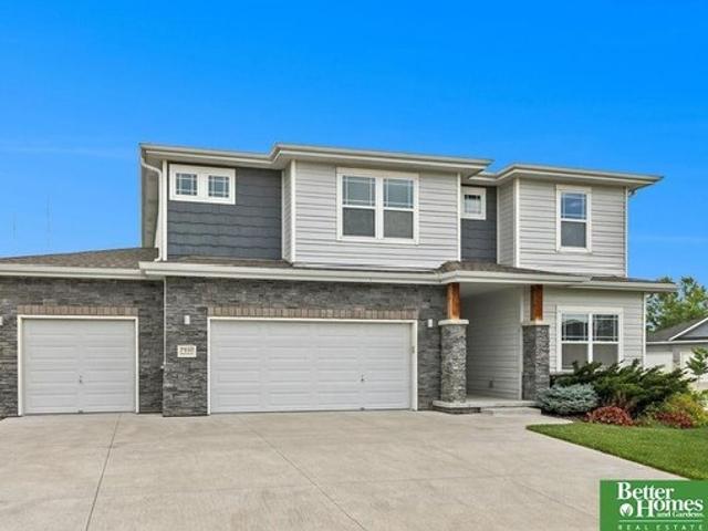 7930 Maxine Dr, Lincoln, NE 68516